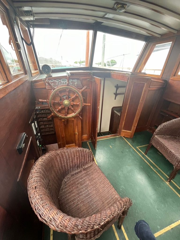 CRUCERO CLASICO DE MADERA ORTHOLAN – Finara